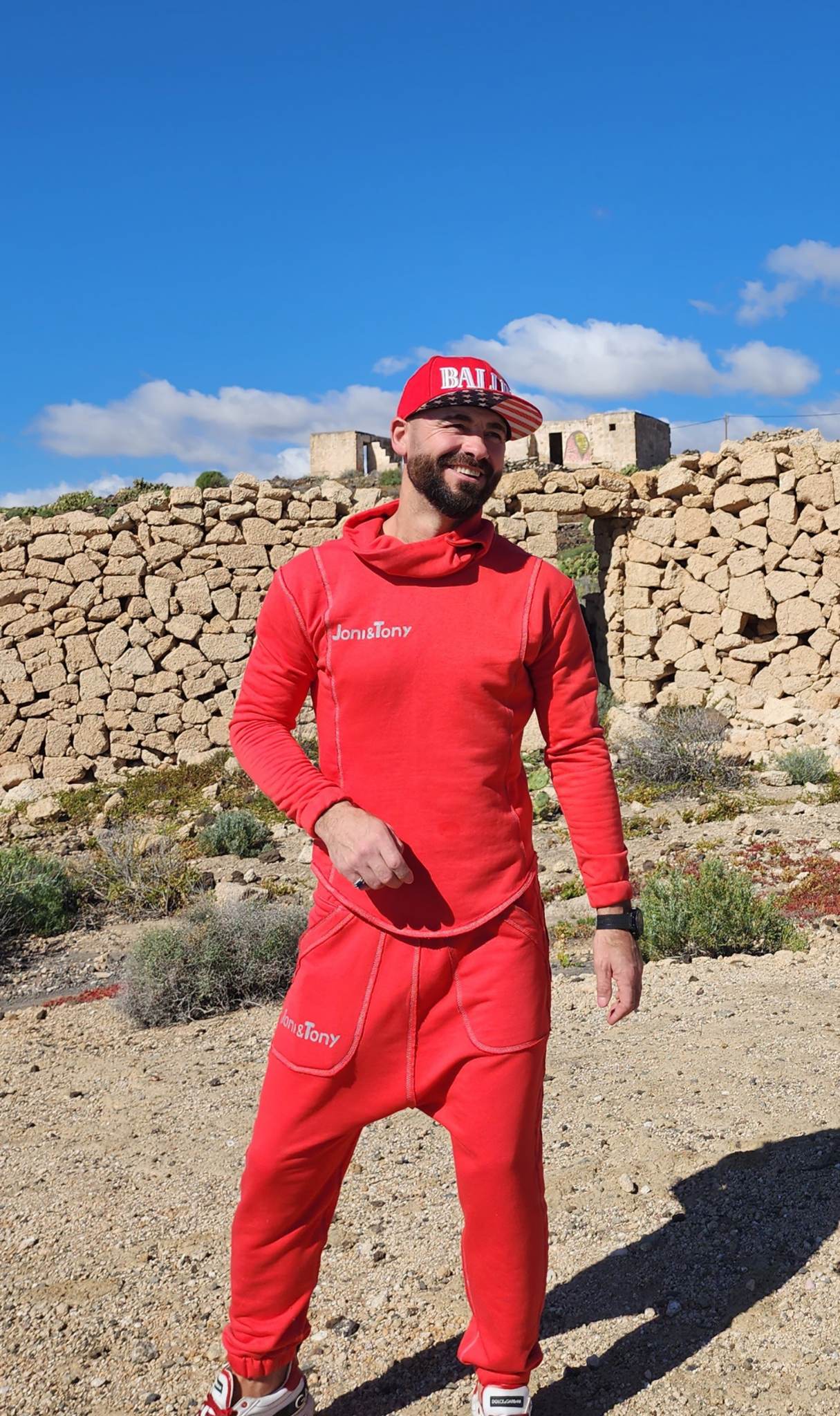 Red tracksuit ⋆ Comfort is also essential 0 ⋆ J&TStore